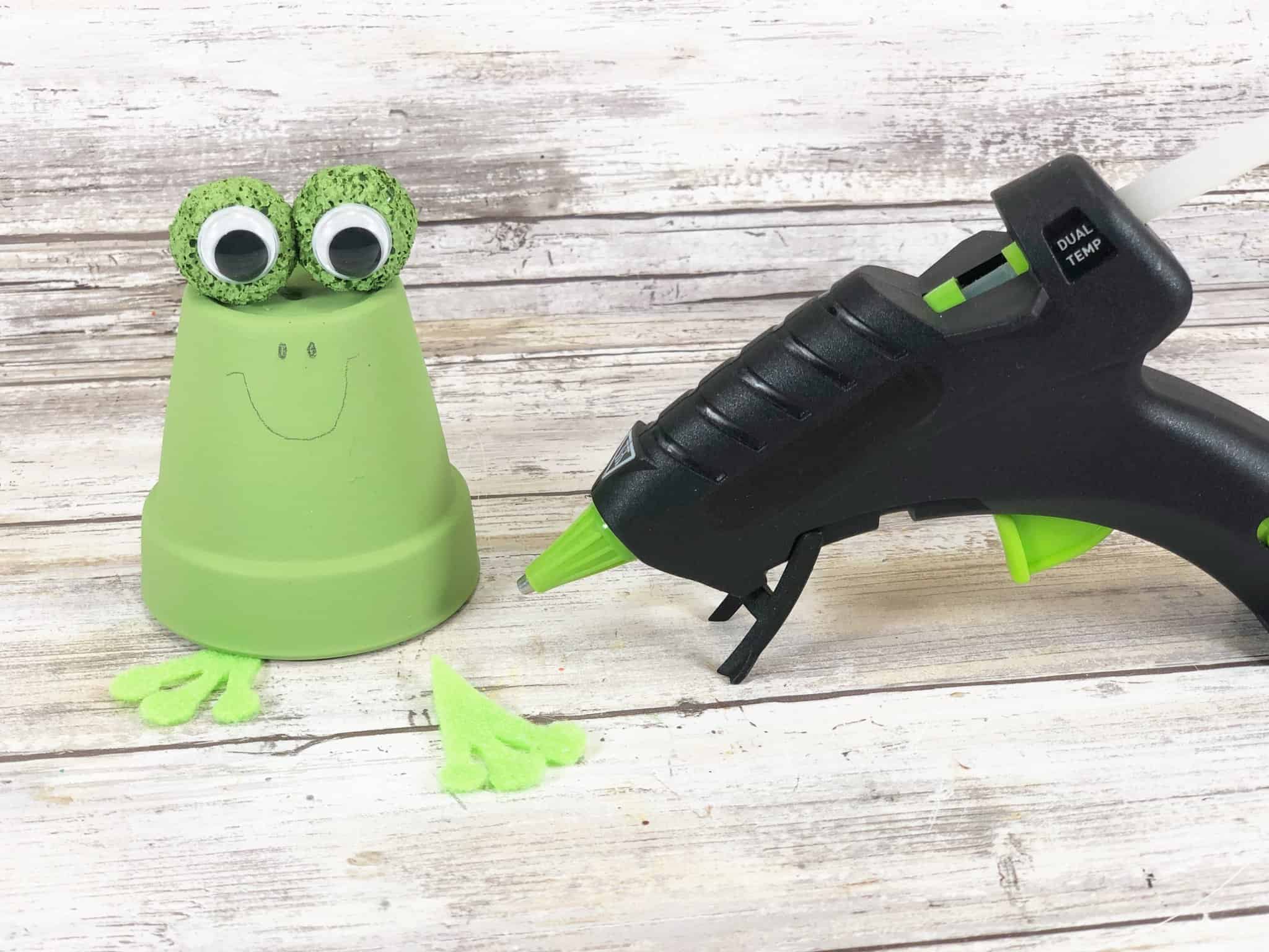 Plant Pot Frog Craft » Homemade Heather