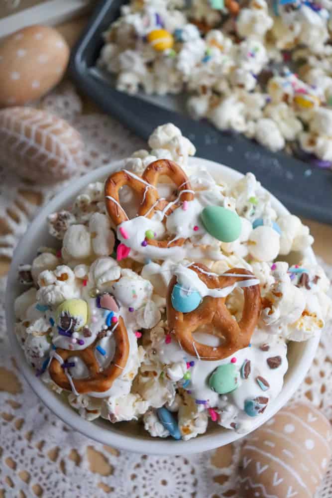 White Chocolate Easter Popcorn Recipe » Homemade Heather