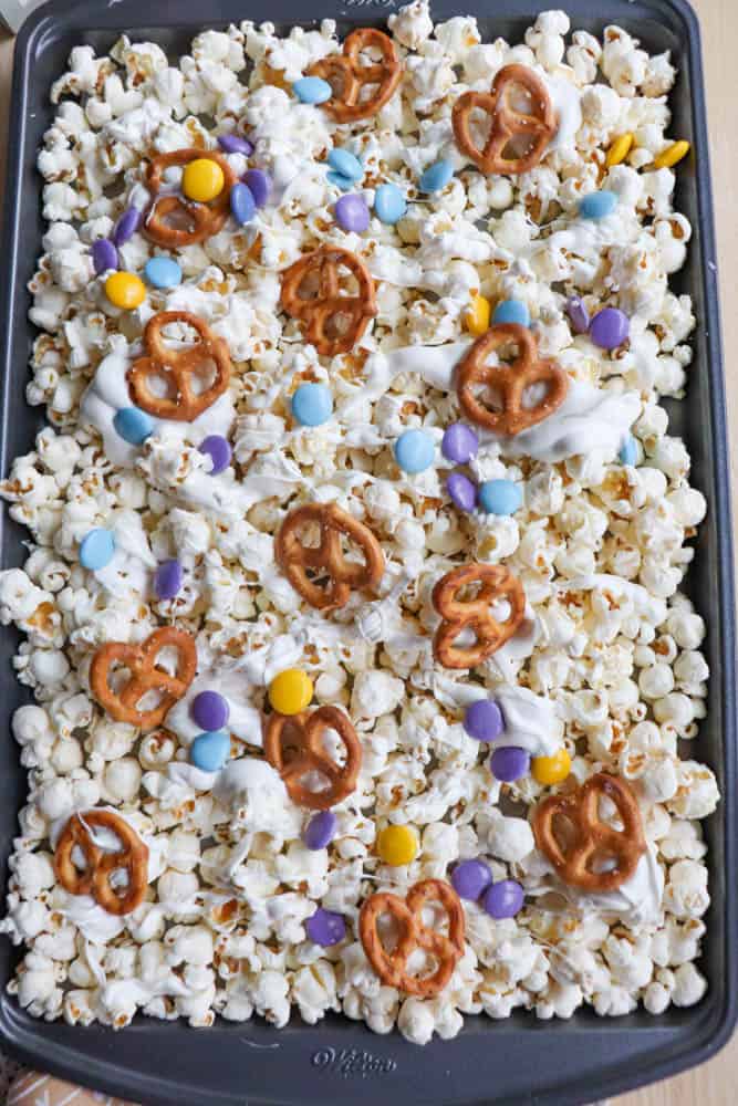 White Chocolate Easter Popcorn Recipe » Homemade Heather